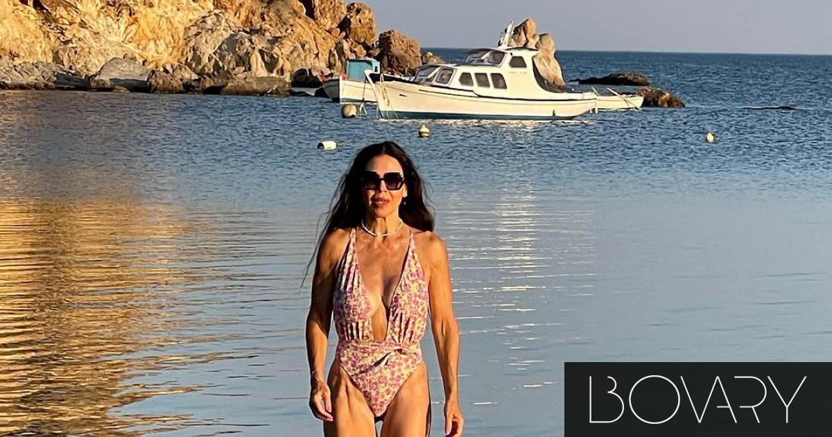 H Ναταλία Δραγούμη καλωσορίζει τον Αύγουστο με sexy ολόσωμο μαγιό -Φλοράλ με τολμηρό κόψιμο | BOVARY